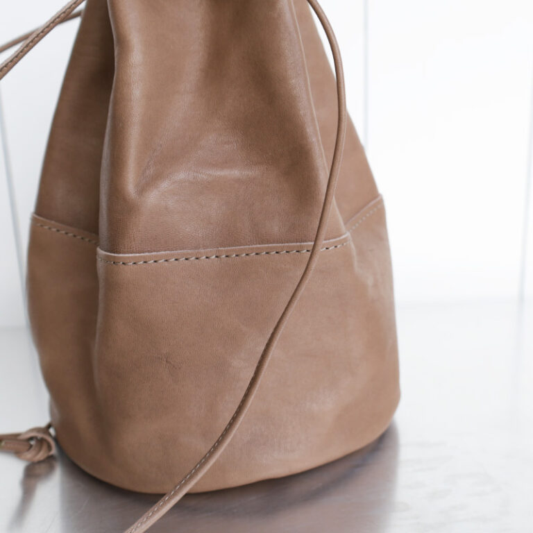 Arts&Crafts VEGETABLE HORSE LEATHER DRAW STRINGS POUCH M – by CITRON